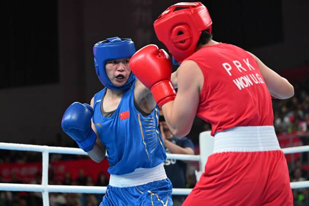 HANGZHOU, Oct. 4, 2023 -- Yang Wenlu of China competes during Women s ...