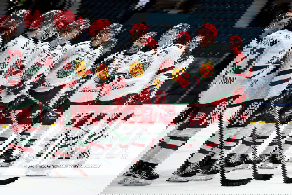 231004 Moras Noah Steen cheers with teammates after the ice hockey ...