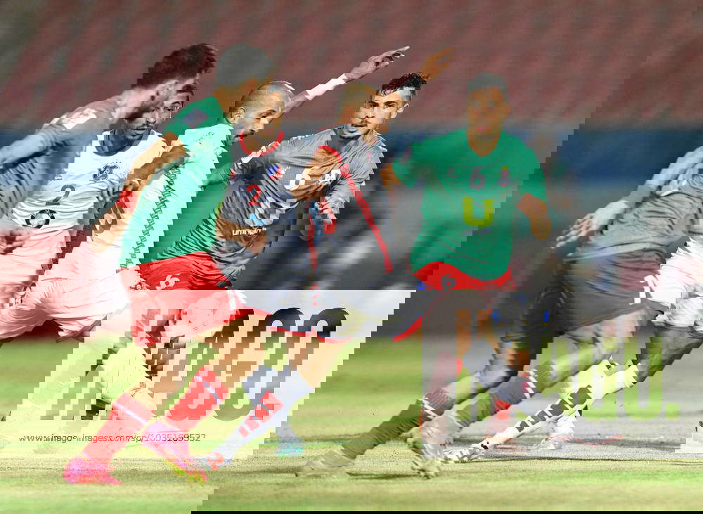 Al Kuwait SC v Al Wehdat SC - AFC CUP 2023 2024 Ahmad Zanki (C) of ...