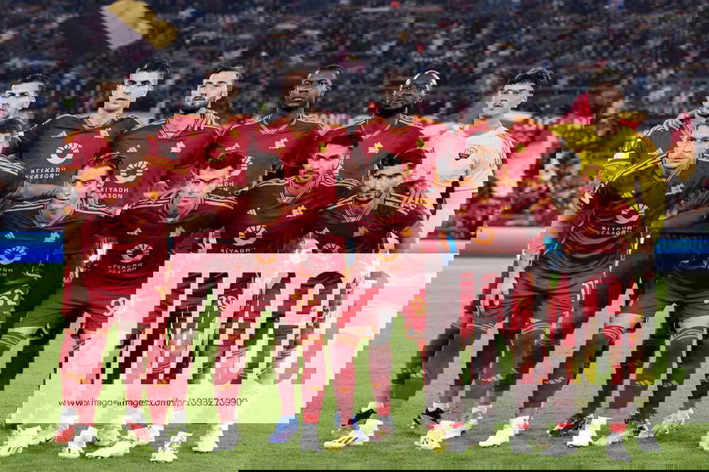 AS Roma players pose for a team photo wearing the shirt with the new ...