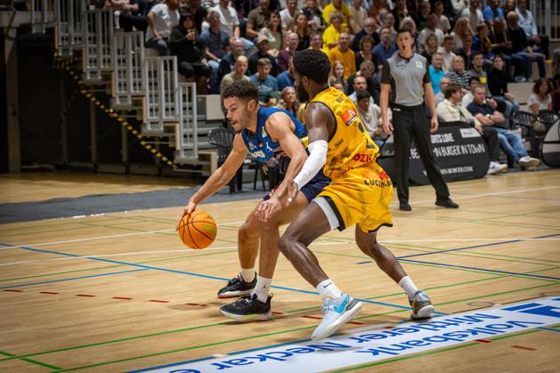 Jarelle Alexander Reischel Eisbaeren Bremerhaven, 05 Emmanuel Womala ...