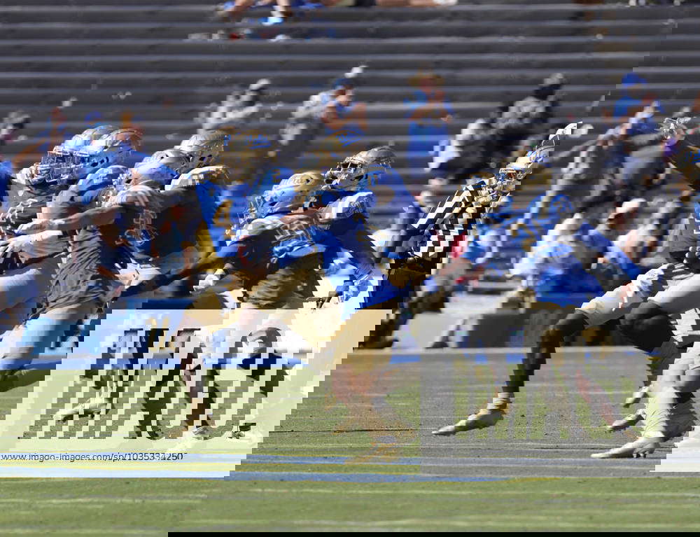 October 07, 2023 UCLA Bruins linebacker Oluwafemi Oladejo (2 ...