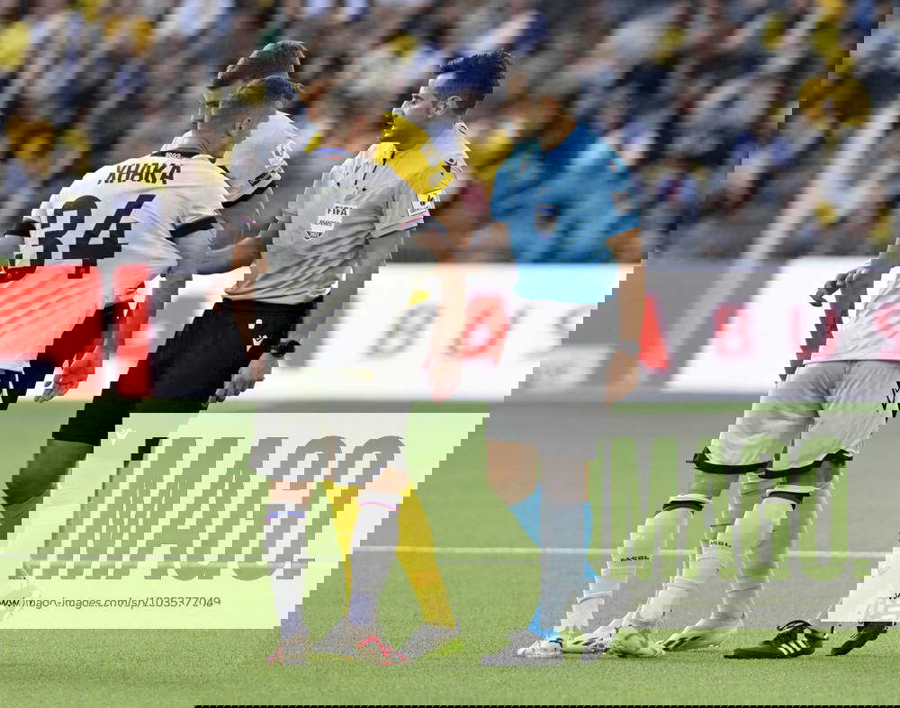 Taulant Xhaka, FCB, re referee Fedayi San, BSC Young Boys FC Basel ...