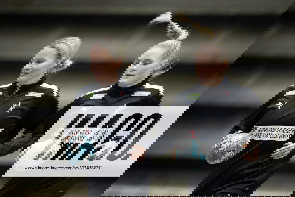 Goalkeeper Sandra Toft and Sarah Iversen The women s national handball ...