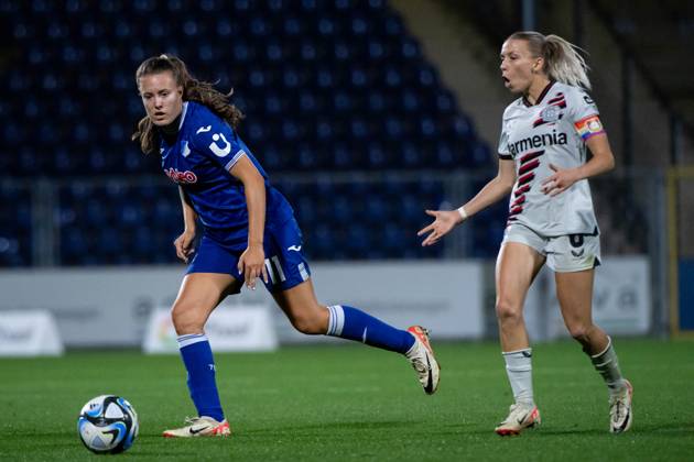 Mara Alber TSG Hoffenheim, 11 in duel with Alara Sehitler FC Bayern Muenchen, 14, GER, FC Bayern