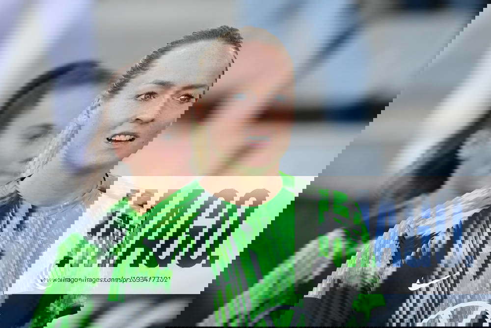 Echauffement - Lisa Schmitz - FOOTBALL : Paris FC vs Wolfsburg - Ligue ...