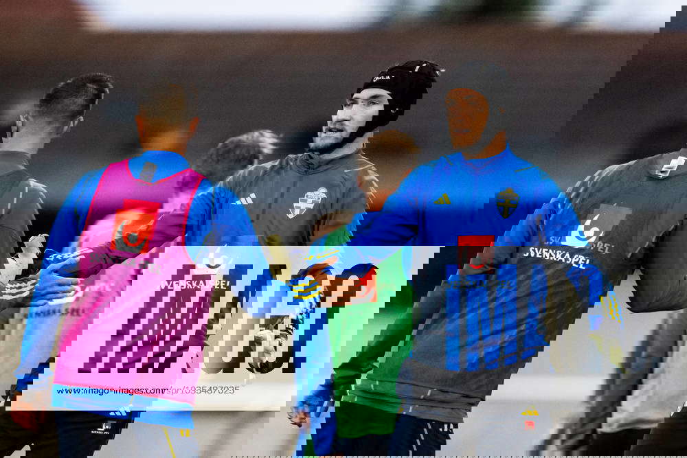 231010 Groundskeeper Noel Törnqvist during a training session with the ...