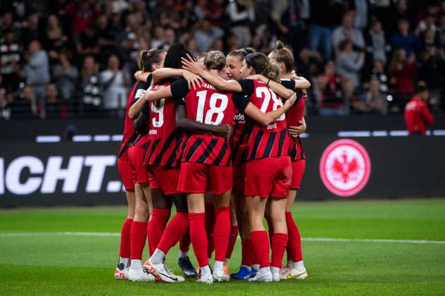 Laura Freigang Eintracht Frankfurt, 11 , Angelika Soeder Referee ...