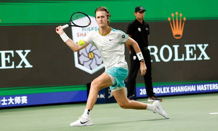 (231014) -- SHANGHAI, Oct. 14, 2023 -- Sebastian Korda returns the ball during the men s singles