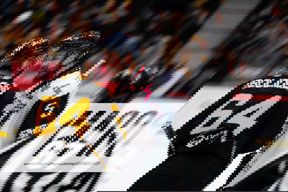 231014 Skellefteas Jonathan Pudas and Linköpings Oscar Fantenberg during the SHL ice hockey match