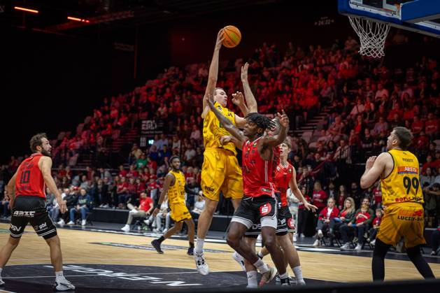 Nicholas Muszynski Bozic Estriche Knights Kirchheim, 34 Daniel Thomas ...