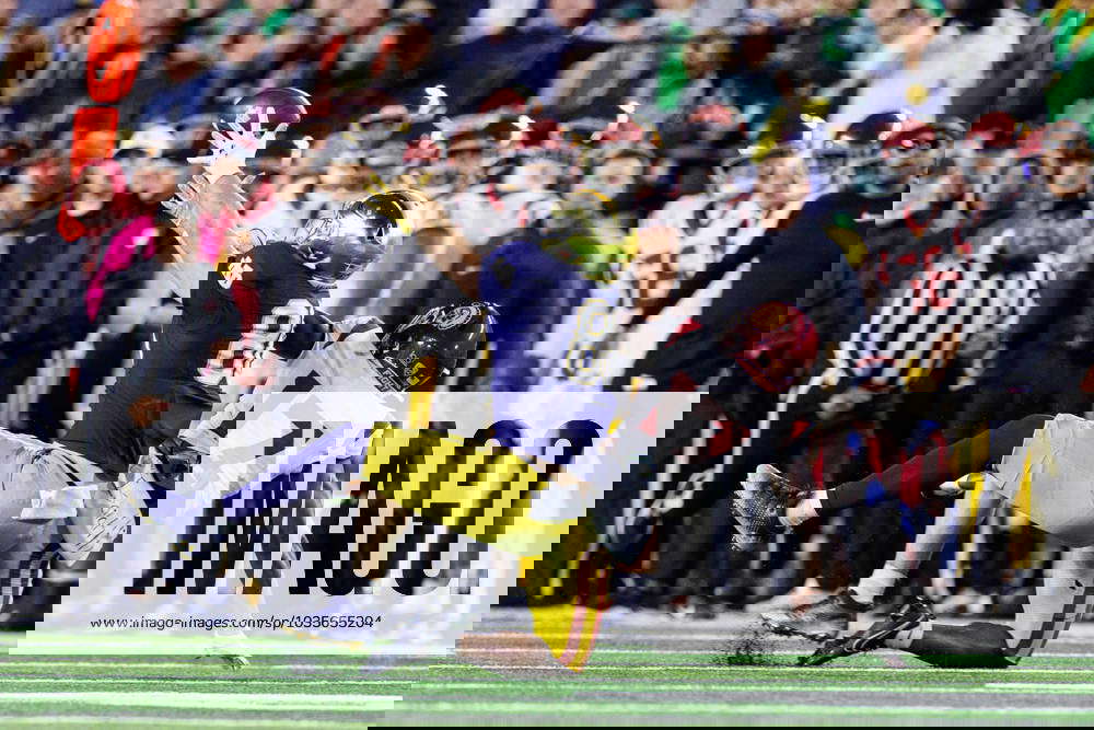 October 14, 2023: Notre Dame tight end Mitchell Evans (88) looks for ...