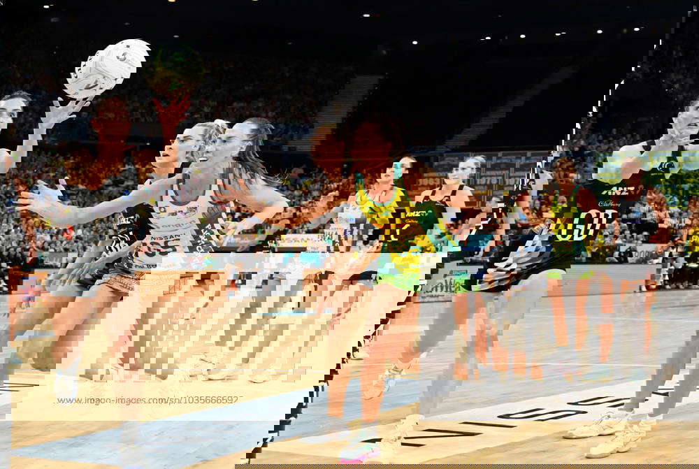 NETBALL AUSTRALIA NEW ZEALAND, Karin Burger (left) of New Zealand ...