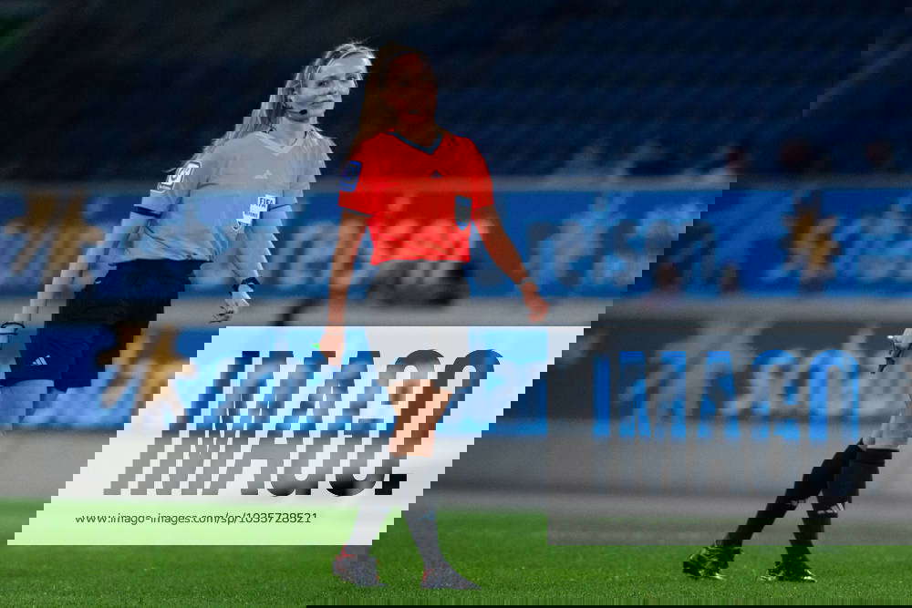 Referee Fabienne Michel, GER, MSV Duisburg vs SGS Essen, football ...