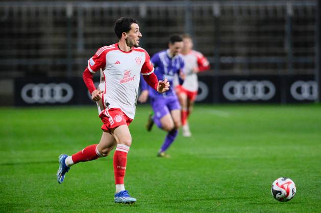 Dion Berisha 11, FC Bayern München II on the ball, FC Bayern II v ...