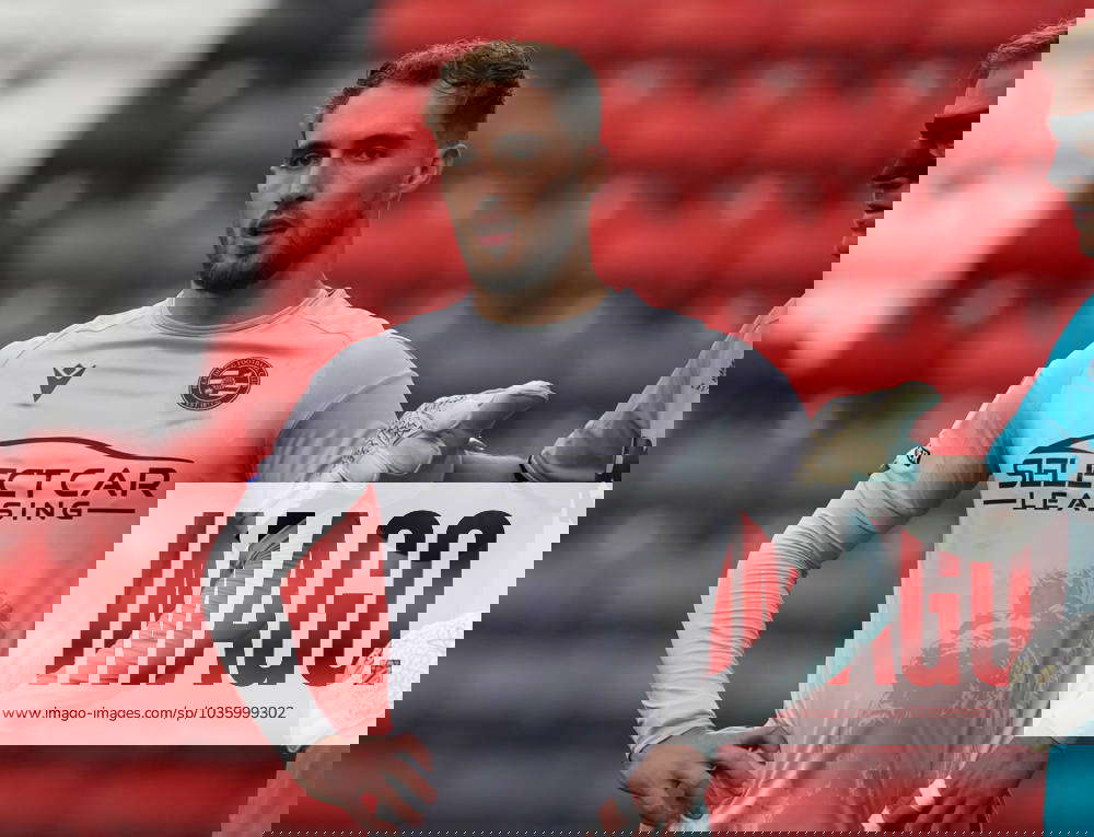 CRAYFORD, ENGLAND - OCTOBER 21: Sam Smith of Reading during the Sky Bet ...