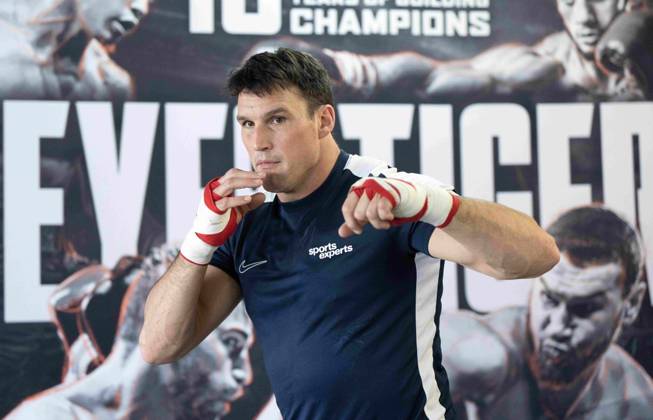 October 19, 2023, Montreal, PQ, Canada: Canadian heavyweight boxer ...