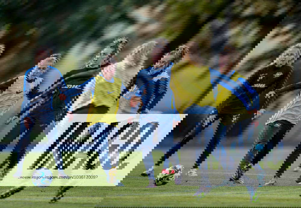 Leipzigs Sandra Starke and Luca Maria Graf at the training RB Leipzig ...