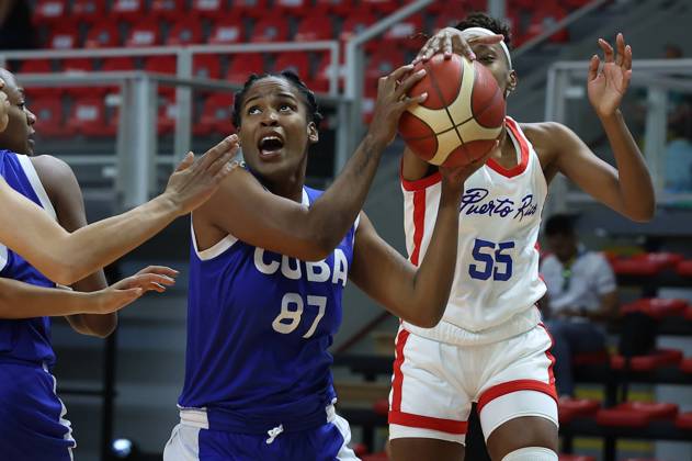 SANTIAGO, CHILE OCT 26: Rachel Contreras de Cuba en accion contra ...