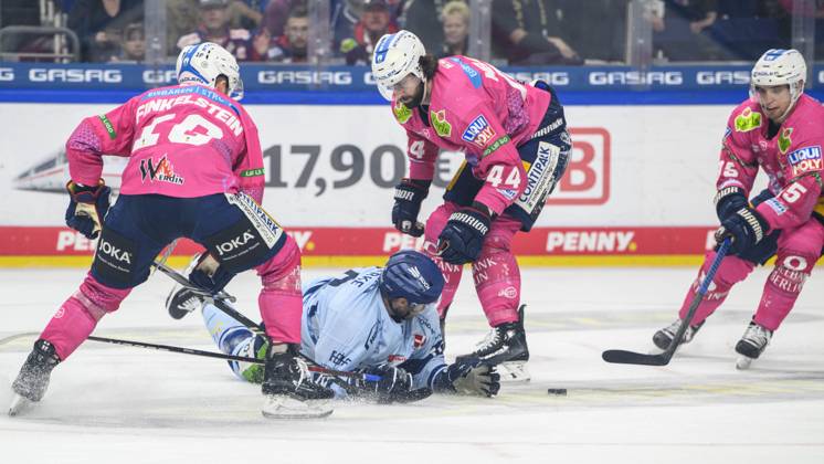 v l Benjamin Finkelstein Eisbaeren Berlin, 16 , Jake Virtanen Fischtown ...