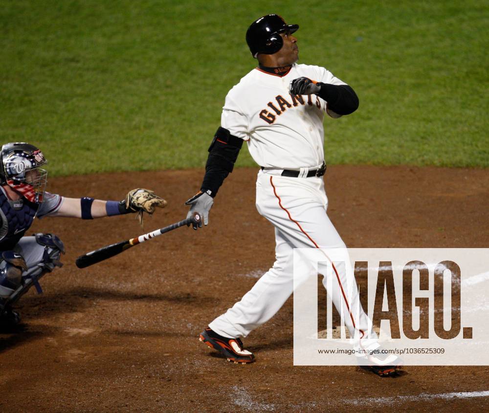 Syndication: USA TODAY San Francisco Giants Barry Bonds hits home run ...