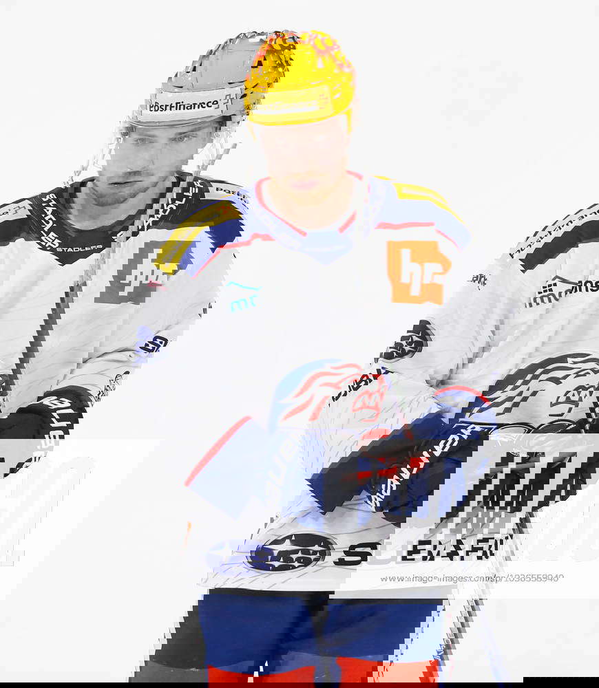 EHC Kloten ZSC Lions Jesper Froeden ZSC Lions 03 11 2023 Stimo Arena ...