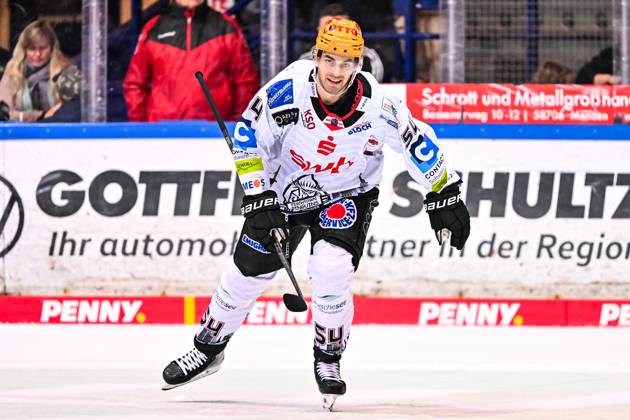 Goal celebration, jubilation, joy Felix Scheel Fischtown Pinguins ...