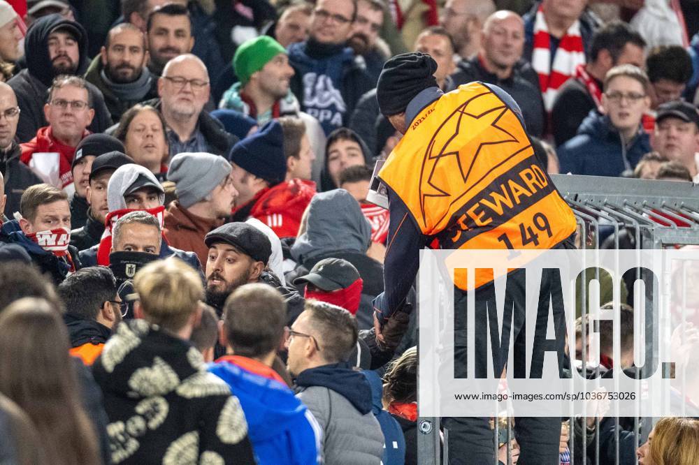 Fans riot, stewards must intervene, GER, FC Bayern Muenchen FCB vs ...