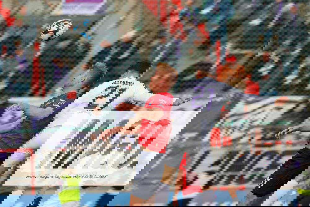 Header duel Mathias Fetsch SpVgg Unterhaching, 11 with Marco Schikora ...