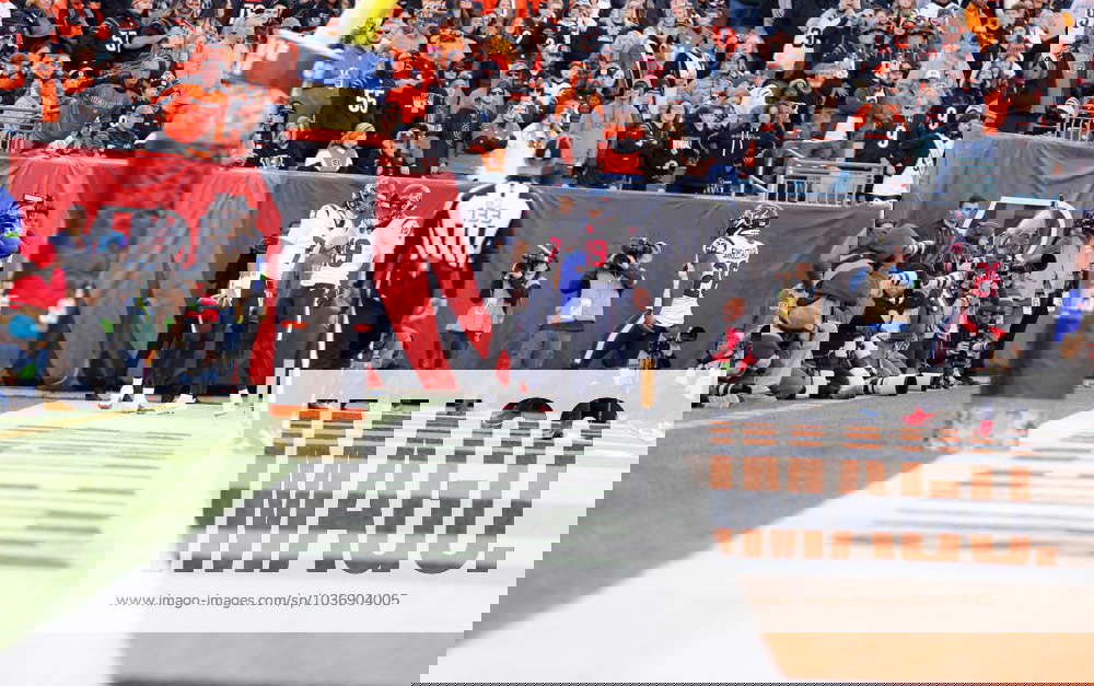 November 12, 2023: Houston Texans quarterback C.J. Stroud (7) rushing ...