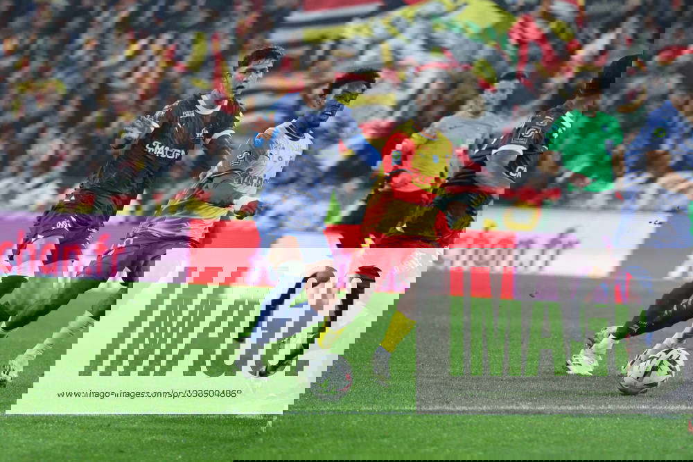 Elye WAHI (RC Lens) lors du match RC Lens - Olympique de Marseille ...