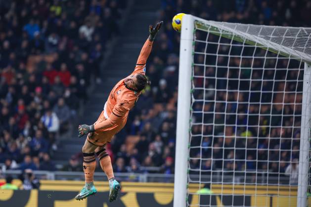Stefano Turari of Frosinone Calcio seen in action during Serie A 2023 ...