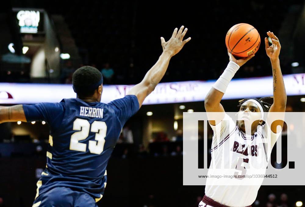 Syndication: The News-Leader Missouri State senior Donovan Clay shoots ...