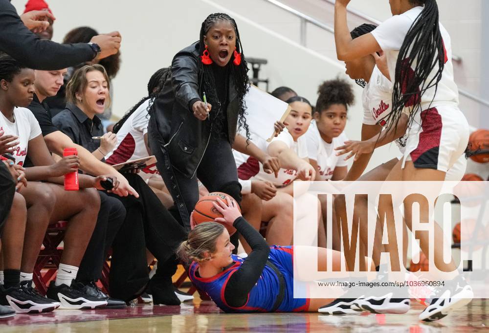 Syndication: The Indianapolis Star Roncalli Royals Sara Rosko (3) falls ...