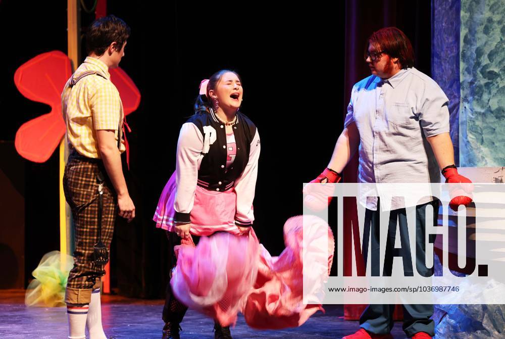 Syndication: Enterprise News From left, Brian Reiber as SpongeBob ...