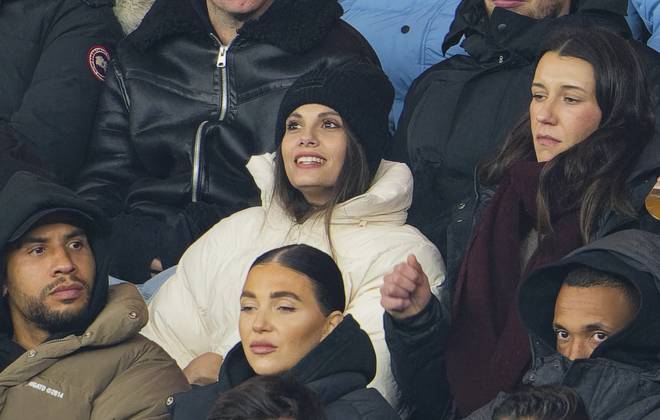 Leon GORETZKA, FCB 8 Freundin Mathea Fischer, in the friendly match ...