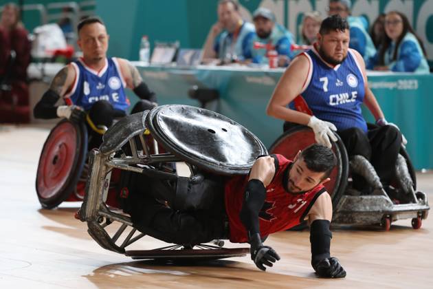 SANTIAGO, CHILE NOV 20: Matthew Debly de Canada compite durante Rugby ...