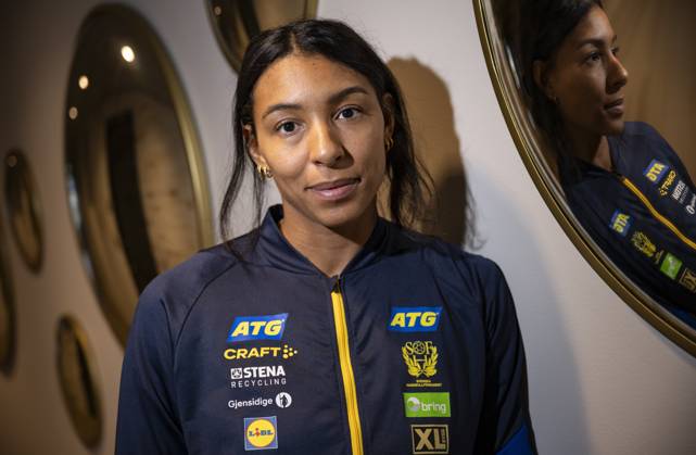 YSTAD 2023 11 23 Jamina Roberts at s press conference at Fritiden ...
