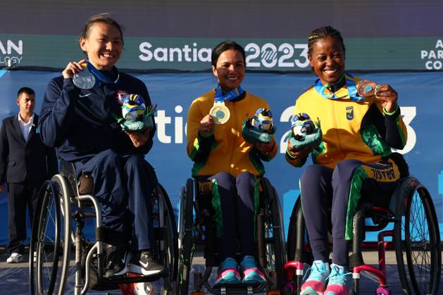 SANTIAGO, CHILE NOV 23: Aline Dos Santos de Brasil durante la final de ...