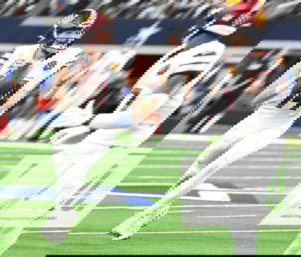 Washington Commanders Sam Howell scrambles against the Dallas Cowboys ...