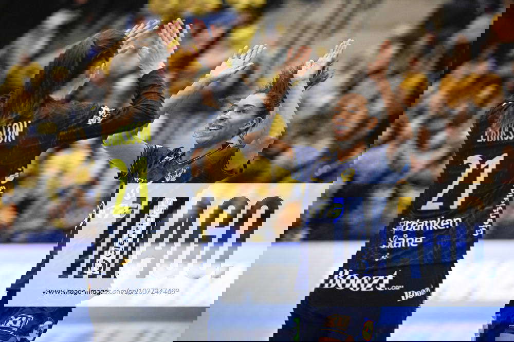 YSTAD 20231124 Swedens goalkeeper Evelina Eriksson, left, and Swedens ...