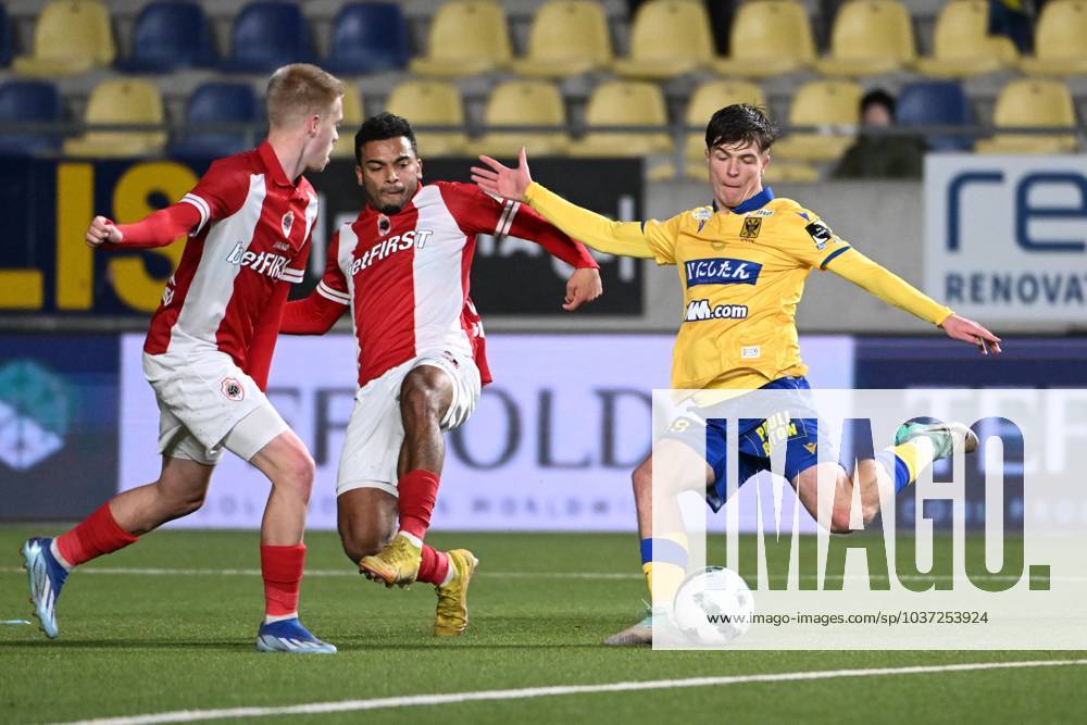 231124 Sint-Truiden VV vs Royal Antwerp FC Jarne Steuckers of STVV ...