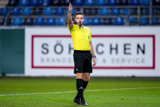 Tom Bauer referee gives instructions, gestures, gesticulate with arms ...