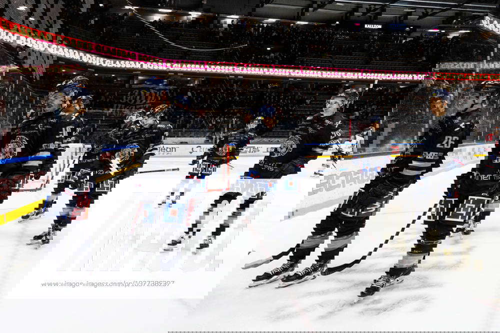 231125 Linköpings players are depressed after the SHL ice hockey match between Linköping and