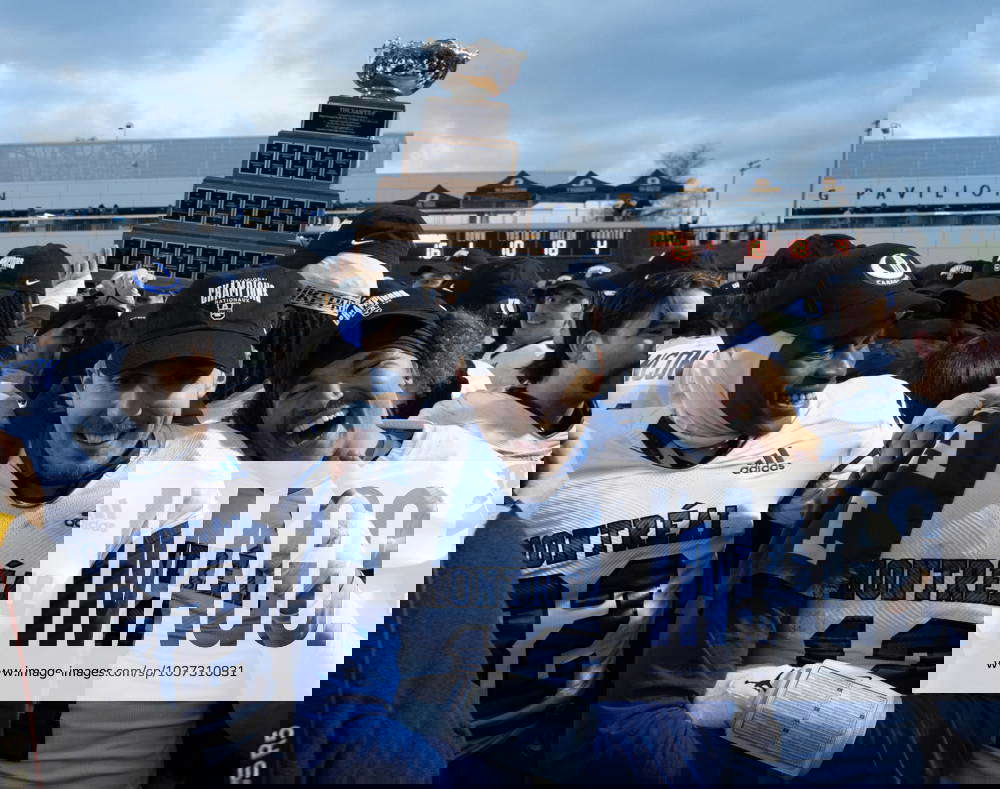 Kingston, ON, Canada: Montreal Carabins quarterback Jonathan Senecal ...