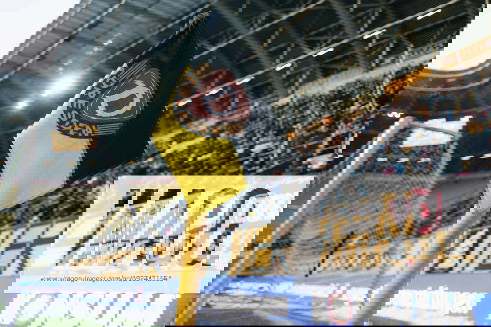 Corner flag SG Dynamo Dresden SSV Jahn Regensburg Football 3 League ...