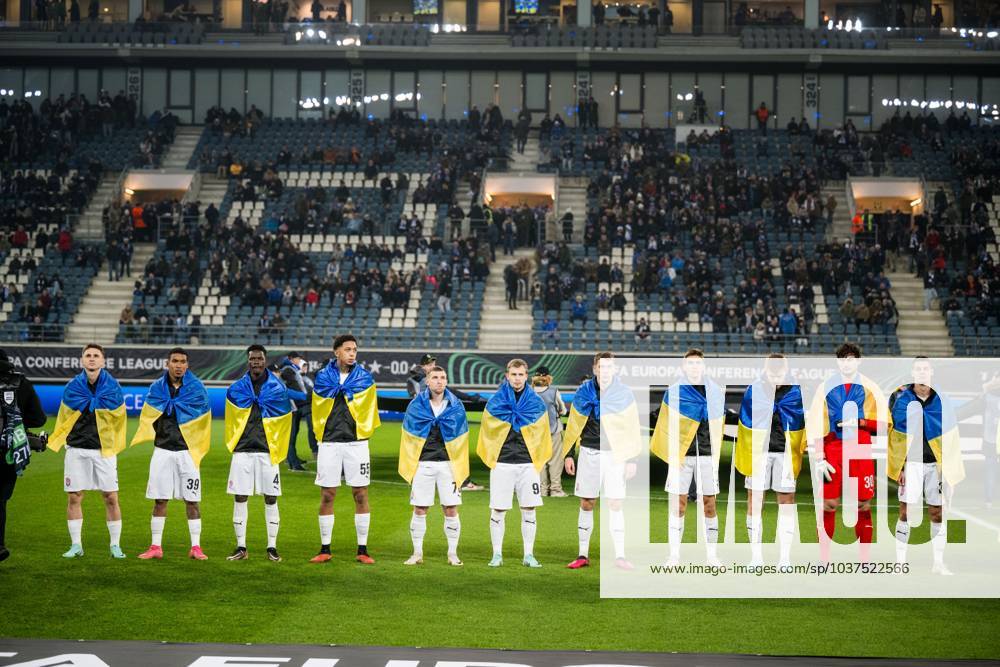 FC Zorya Luhansk players pictured at the start of a soccer game between ...