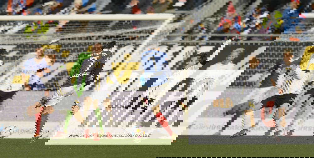 Photo Goal by Steven Skrzybski Kiel against Amar CATIC Wiesbaden, right ...