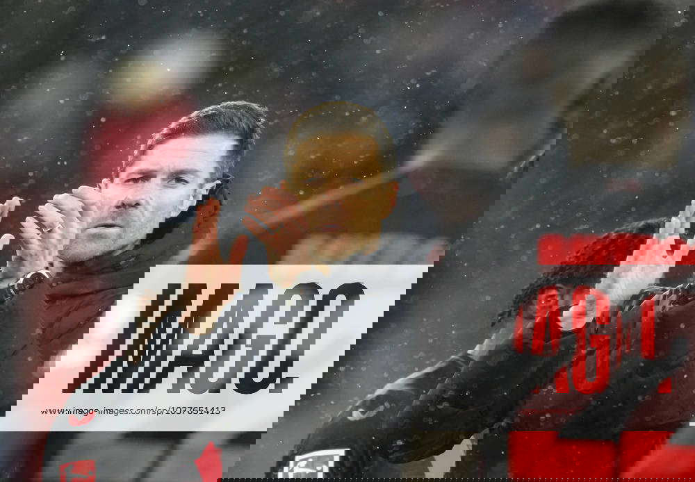 Coach Xabier ALONSO LEV claps, clapping, gesture, gesture, Soccer 1 ...