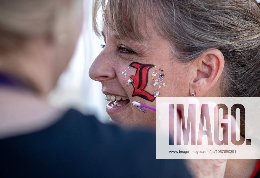 Syndication: The Courier-Journal Elizabeth Harper of Louisville showed ...